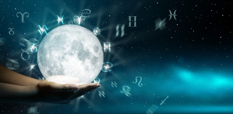 What Is a Pisces Moon (& How It Influences Your Life) | LeadByStars
