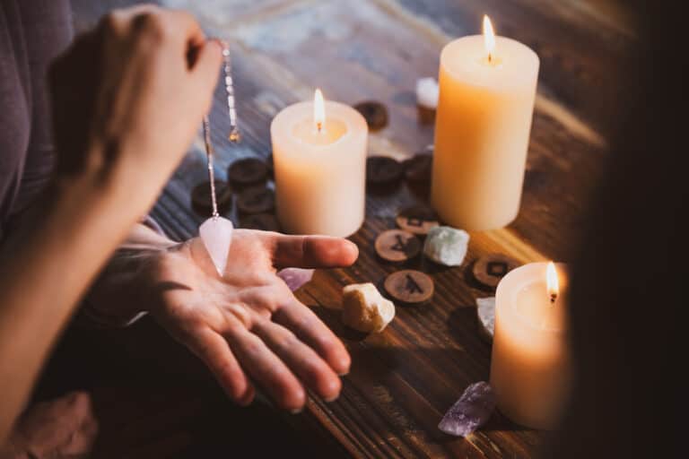 How To Use a Pendulum for Divination (10-Step Guide) | LeadByStars