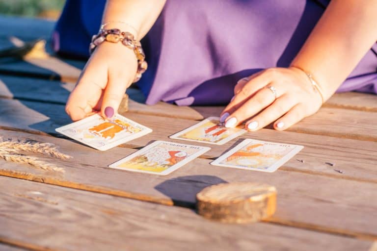 5 Best Tarot Spreads for Relationships (Find Your Love) | LeadByStars